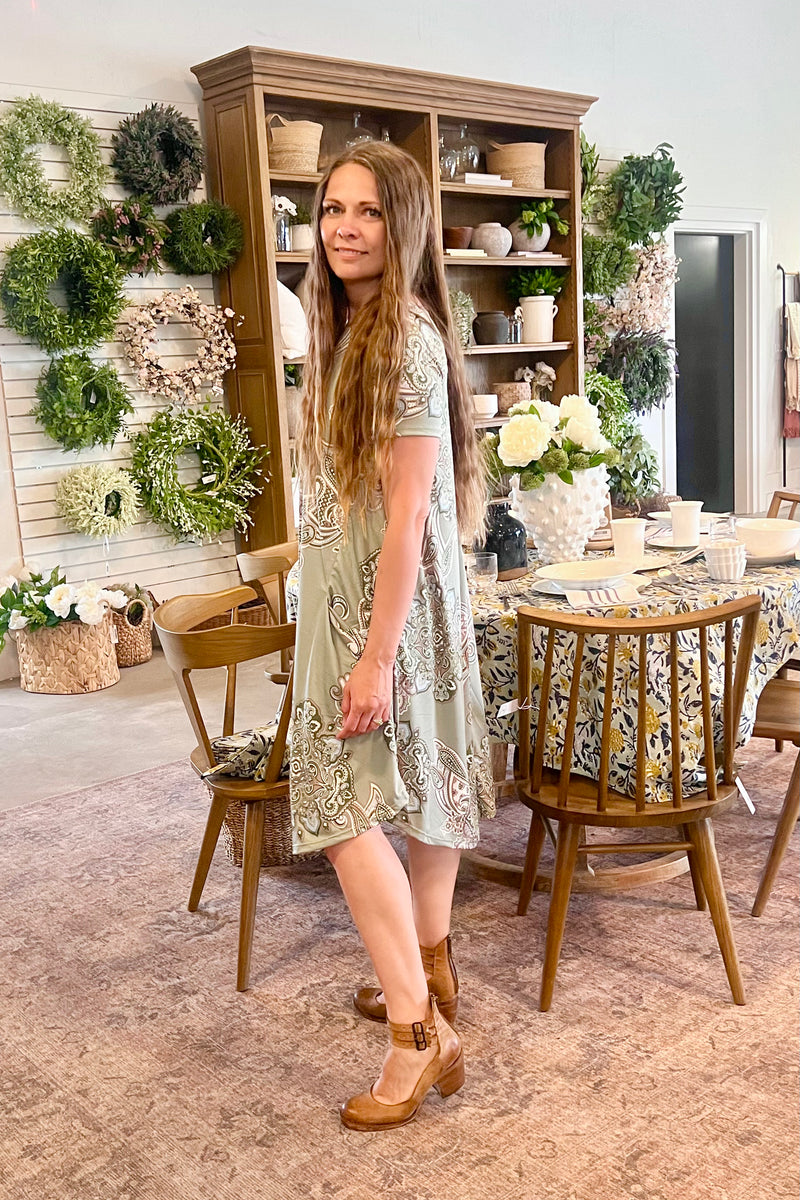 April Dress Paisley Sage – london bridges clothing